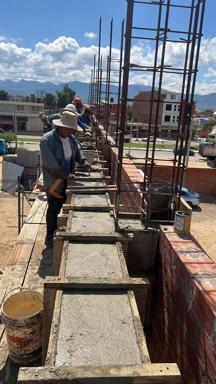 Bolivian Customers Come To The Factory To Order Cranes | ZOKE CRANE